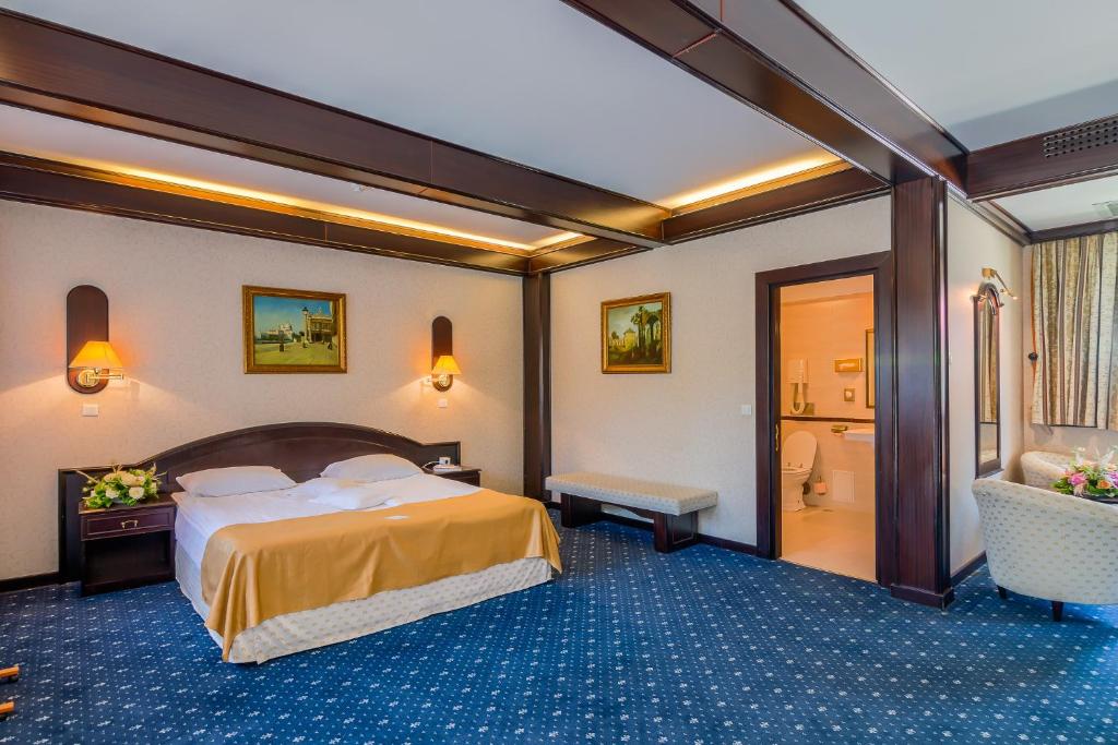 SNAGOV CLUB (40 KM FROM BUCHAREST), BUCHAREST